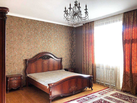 New Building 4 room 3 bed 2 bath Taras Shevchenko street metro Oybek