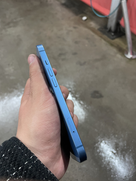 iPhone 13 blue ideal