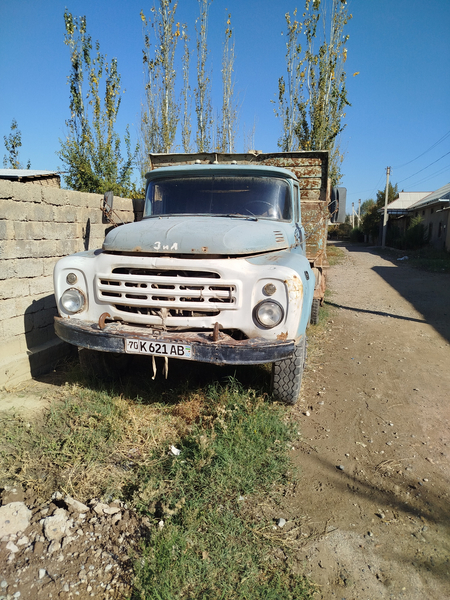 Zil 130 sotiladi
