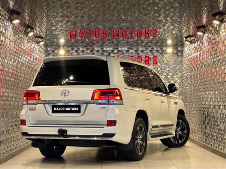 Продаётся  Toyota Land Cruiser 200 4.6 L