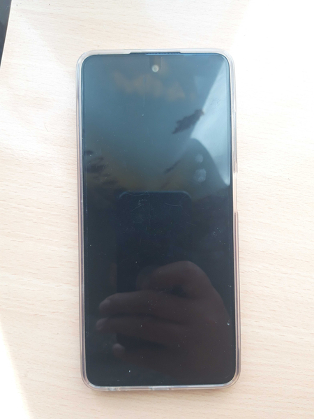 Telefon sotiladi yangi
