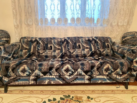 Mebel divan 2 ta kreslosi bilan sotiladi
