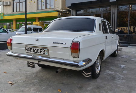 Волга 2410.  Год 1990
