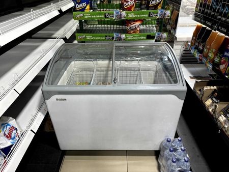 Холодильники,морозильники, стеллажи и полки для продуктового магазин