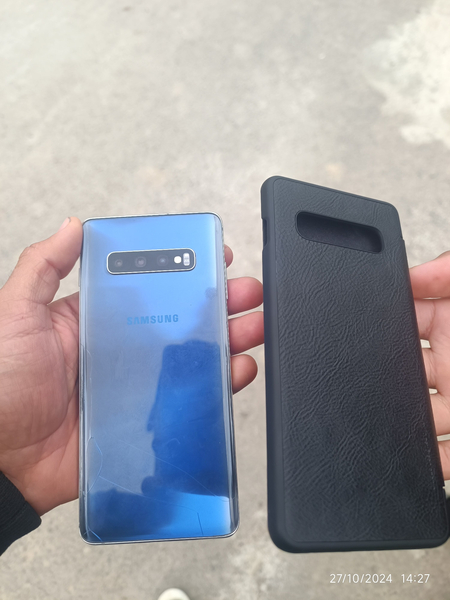 Samsung galaxy s10 plus sotiladi 1mln 600ming kelishamiz