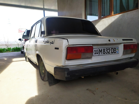 Lada 2107 sotiladi