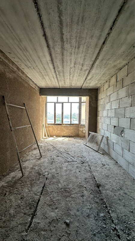 Продается 3 ком. Квартира коробка площадью 110 кв.м. Адрес Аэропорт