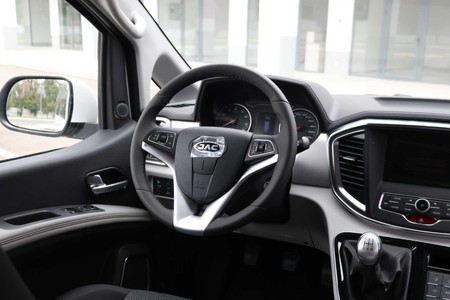 Jac M4 11 kishilik