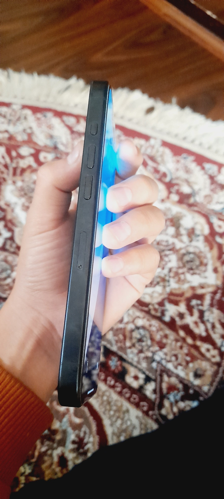 Iphone  15 pro 128 zpa 89 yomkst 700$ kelishamiz