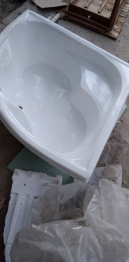 Продается керамическая ванна