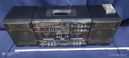 Магнитола Sharp HK-9000 в отличном состоянии.