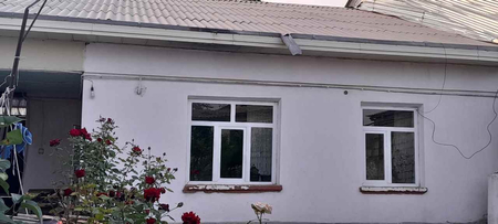 Turar joy binosi 4 xonali gaz svet suv bor