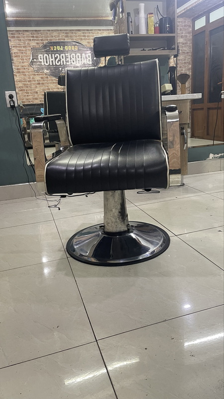 Barber kreslo sotiladi