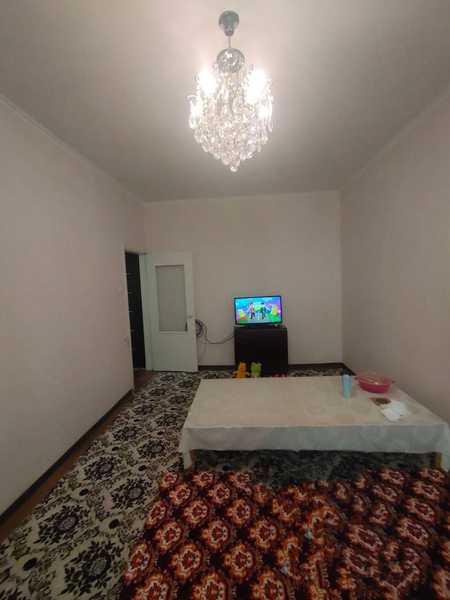 Продам квартиру 2/5/5 на Художников ,метро БИЙ