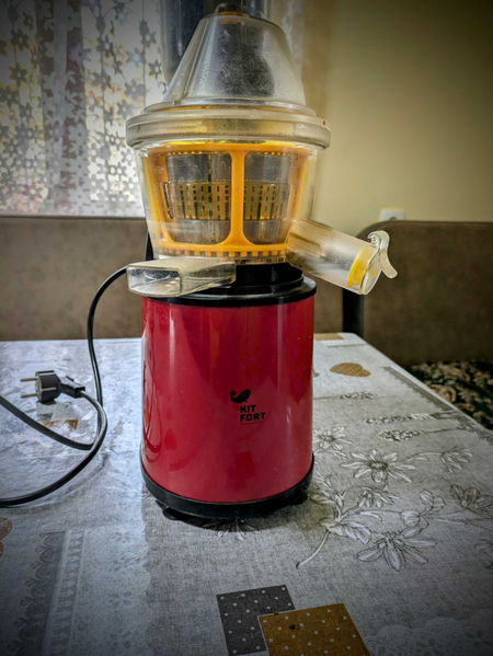Соковыжималка шнековая
