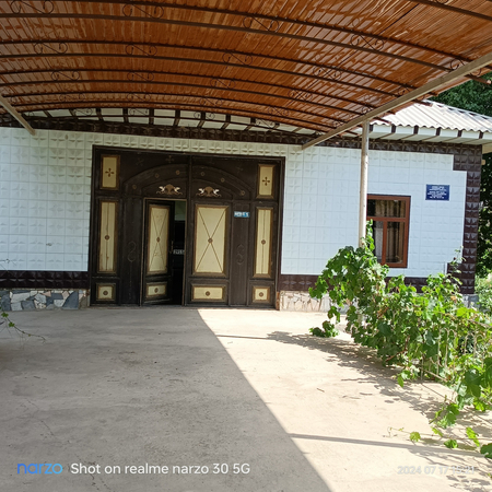 Ховли сотилади барча мавжуд нерсалари бн 70.000 &