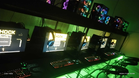 Game clup 10 ta kampyuter va haladenlik wf kamera stol stul