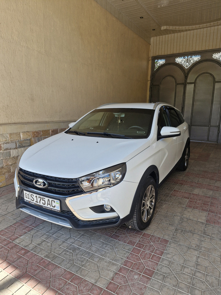 Lada vesta sw cross 2021 1.8 mexanika sotiladi
