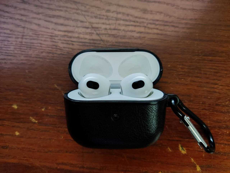 Продаются оригинальные наушники Airpods 3