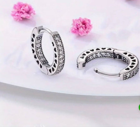 Продаются Серьги Pandora серебро 925S проба!