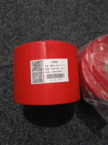 Sariq ribbon va qizil satin