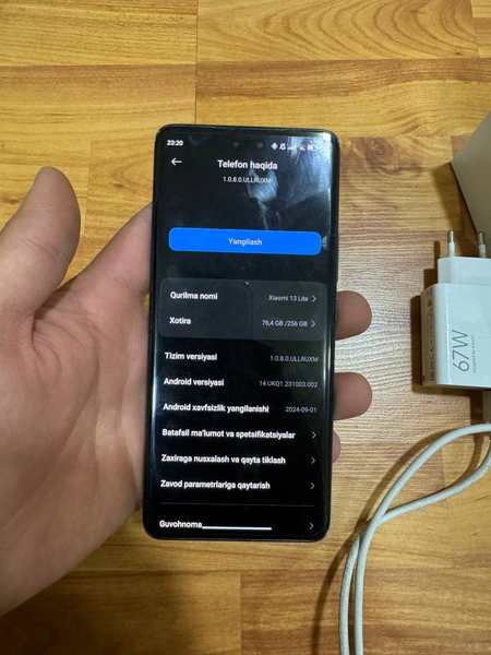 Telefon ideal birqol tutilgan karobka bor hichqati alishmagan