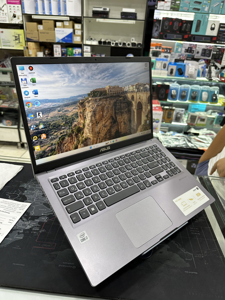 Noutbuk Asus срочно сотилади