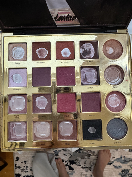 Палетка теней от Tarte