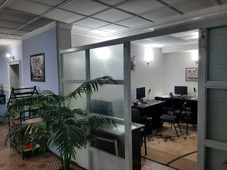 Продается  Офис  190 м2  под любой бизнес . Алмазорский  район.