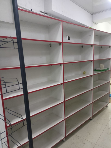 Полки для магазина.