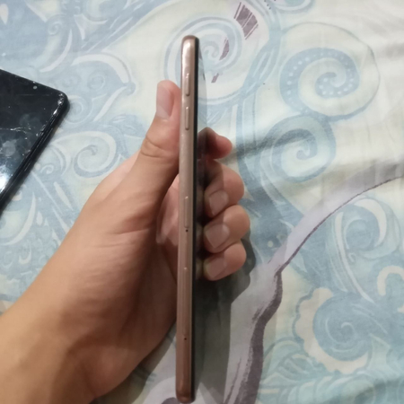 Samsung j4+sotiladi