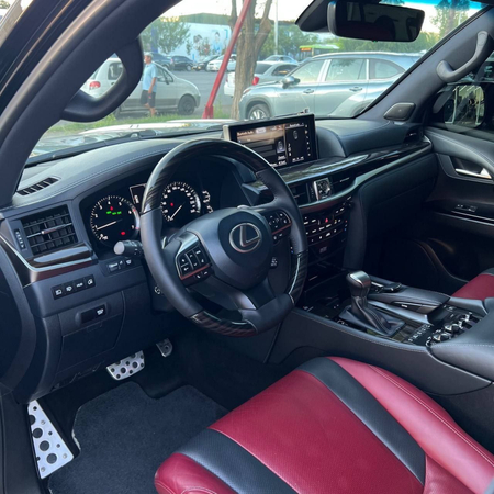 Lexus 570 sport+ Узимга тегишли узимни номимда. Тез сотаман.