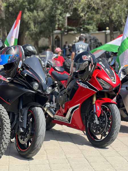 Honda cbr1000rr fireblade”