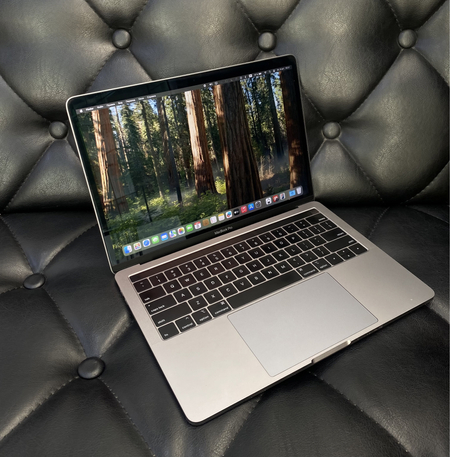 Apple MacBook Pro 2018 года в идеальном состоянии