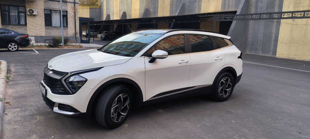 KIA sportage 2023, позиция 2, полный привод, люк. Состояние отличное.