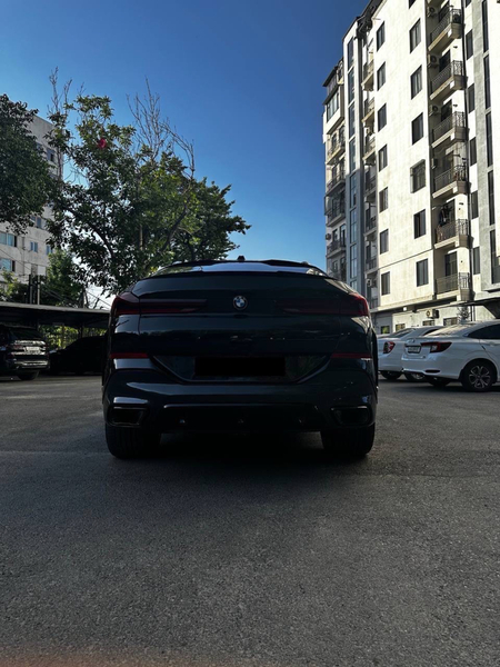BMW X6 2023 , новая не битая. Срочно !!!