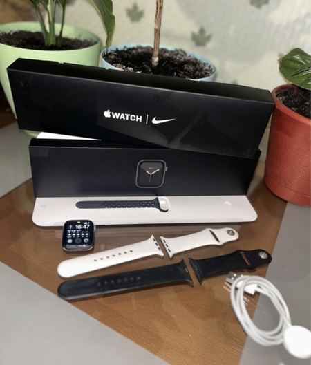 Apple watch SE Nice original