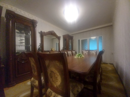 Продаётся трёх комнатная квартира первом этаже