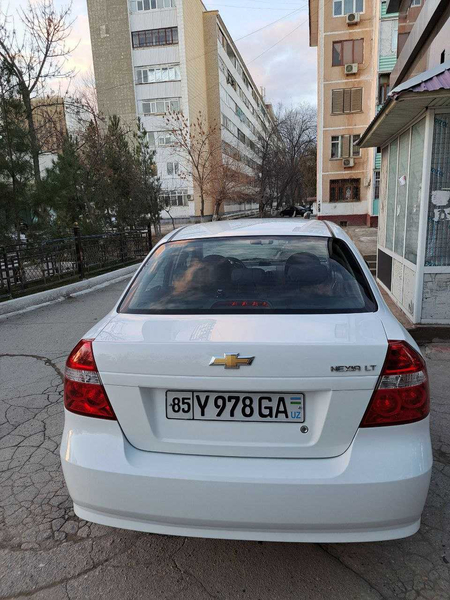 Nexia 3 sotiladi Navoiy shaxrida