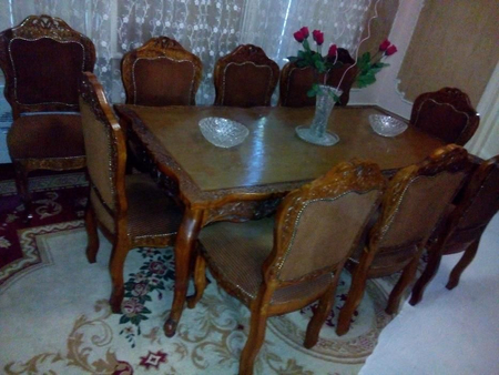 Красивый комплект ручной резной работы (Орех)