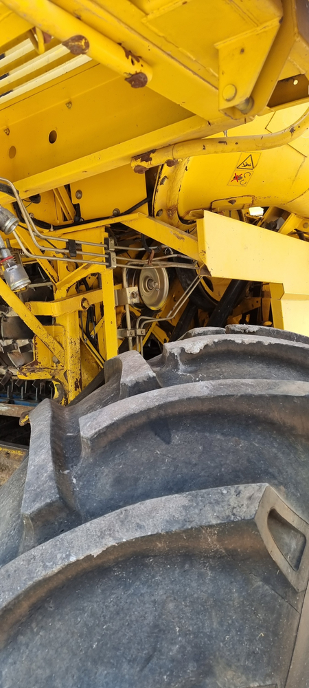 Newholland 2007 sotiladi