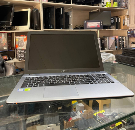 Asus  i5-7200U  Ram 4 Gb  SSD 512 Gb  Zaradka 2 so