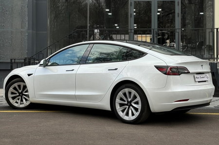 продаётся новый Tesla Model 3