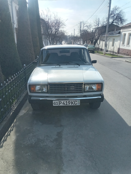 Vaz 2107 sotiladi