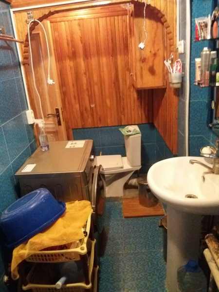 Продается Квартира под офис 3 комнатная . Азиз базаре