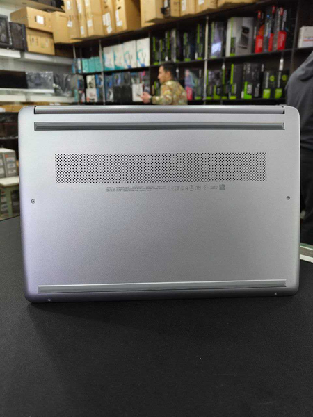 HP Laptop 14 (i3-10/8/256)