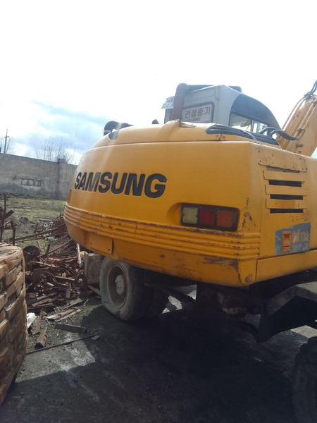 Продаётся экскаватор SAMSUNG  MX132W