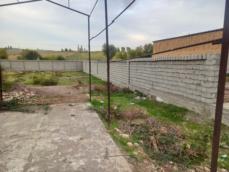 продается земля с постройкой