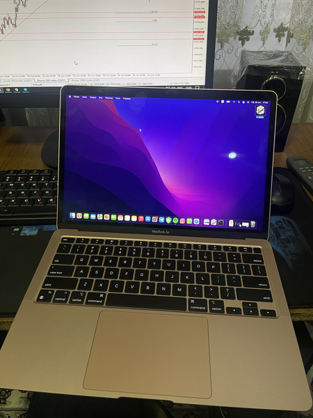 Macbook air 13 inch gold 2022