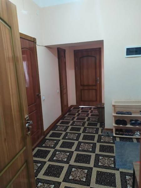 Uy sotiladi yangı domdan